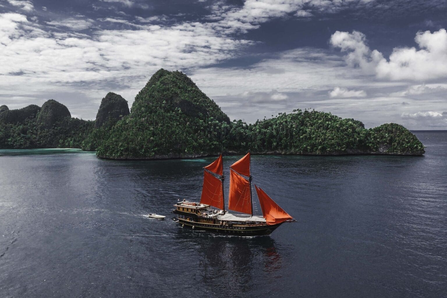 What Is a Phinisi? The Iconic Indonesian Sailing Yacht Explained